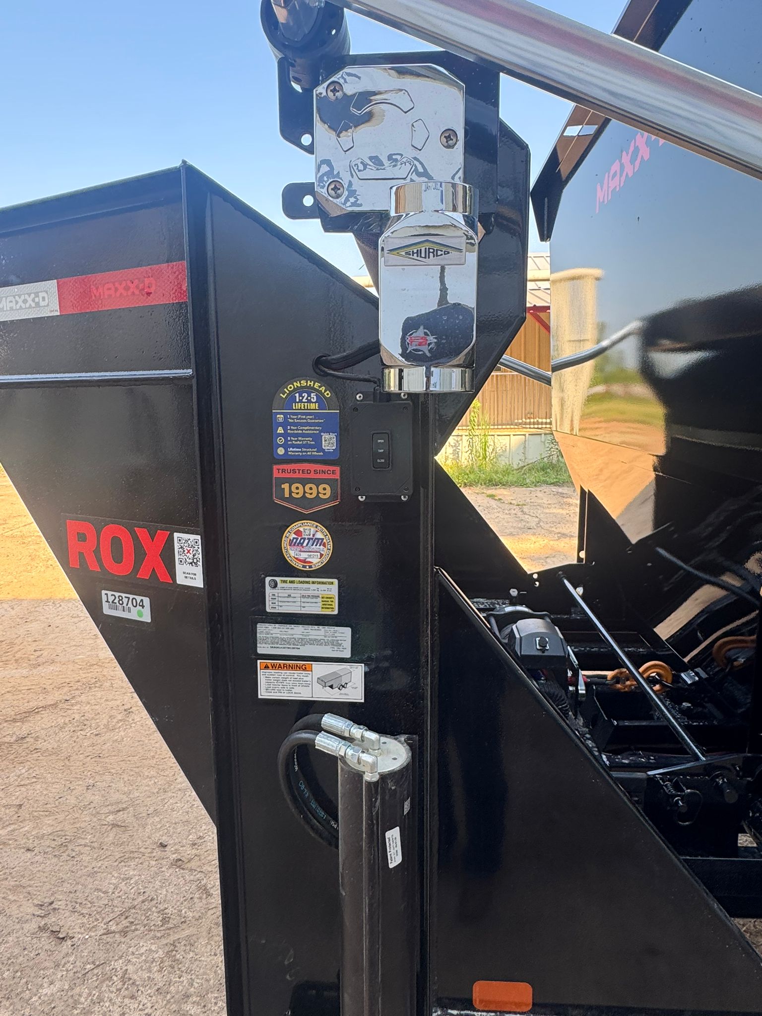 2025-MAXXD-Trailers-14'-X-83"-16K-ROX-Gooseneck-Roll-Off-with1-18-Yard ...